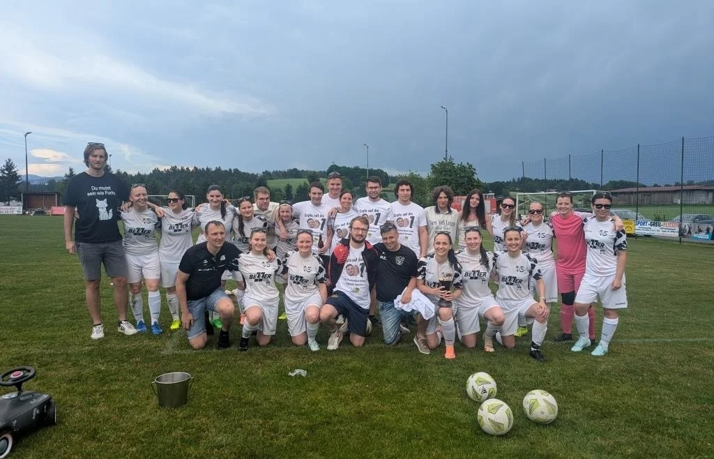 Doppelter Meisterjubel beim SV Prackenbach: Nach den Herren sichert ...