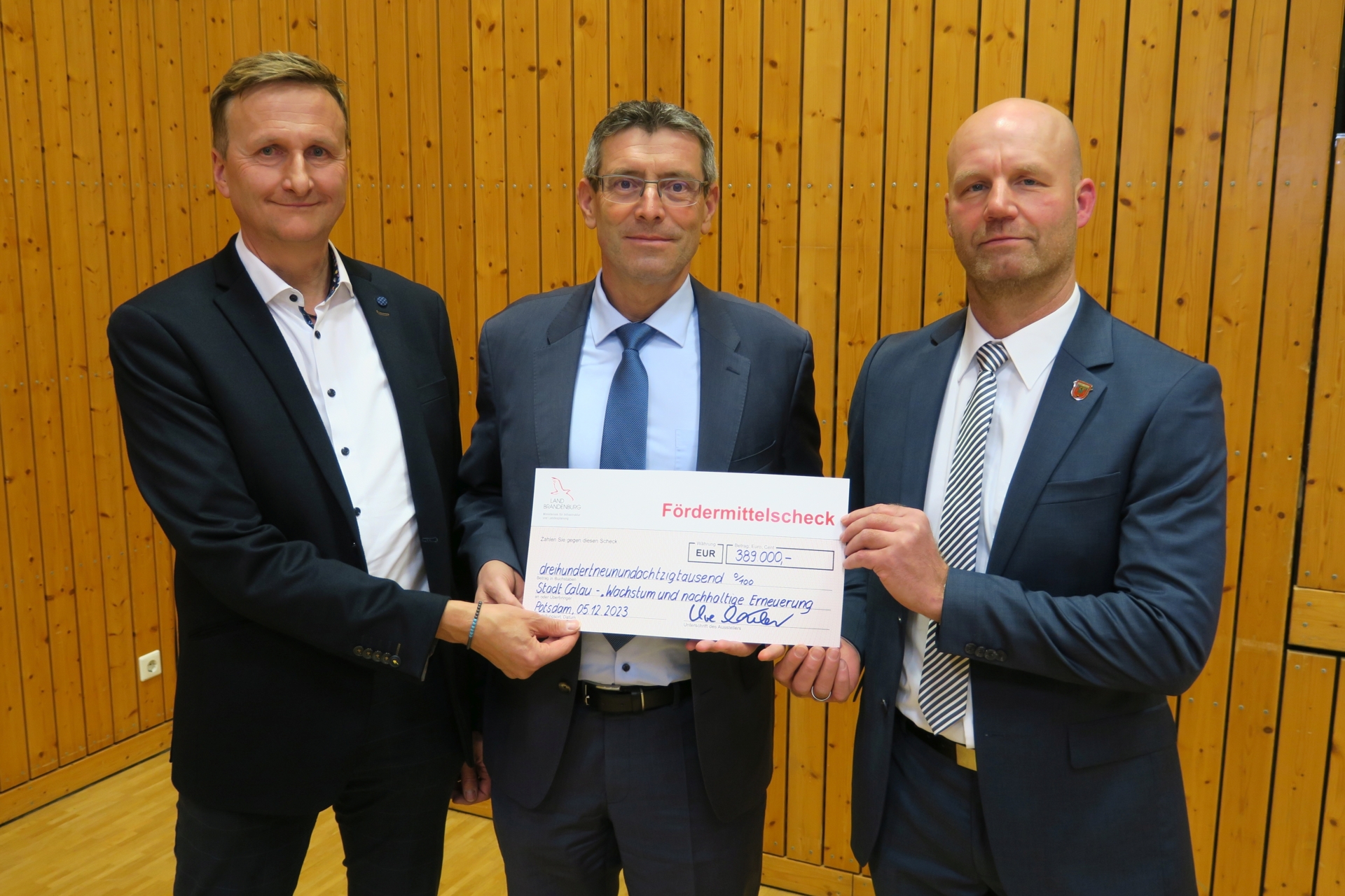 Brandenburger Landesregierung besucht Calau und bringt Fördergelder mit ...